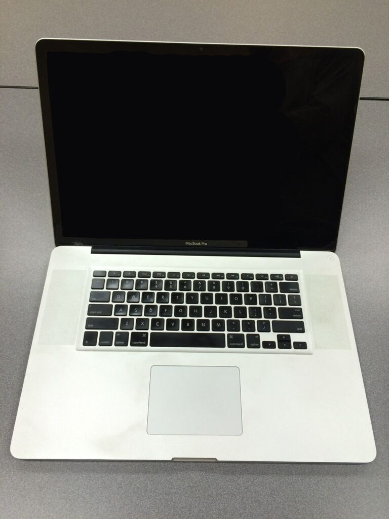 How to Replace the Display on Late-2011 17-Inch Unibody MacBook Pro ...